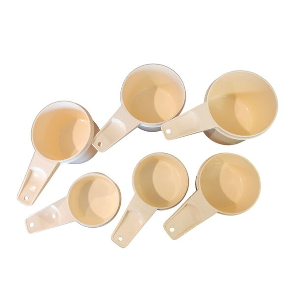 Tupperware | Kitchen | Tupperware Vintage Measuring Cups Full Set ...